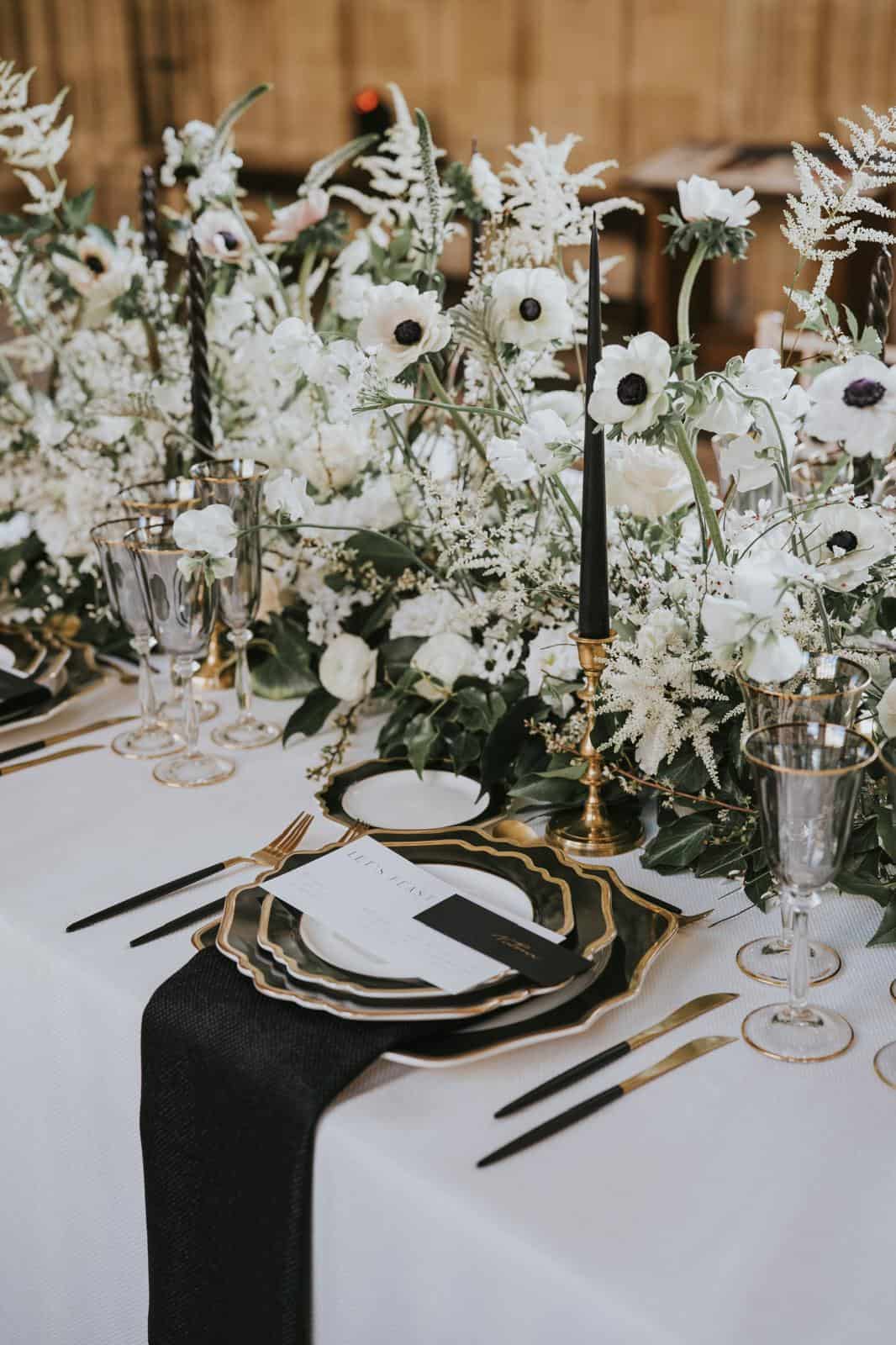 Monochrome Wedding Theme: Elegant Black & White Ideas