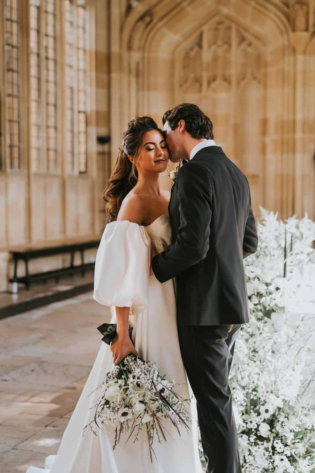 Monochrome Wedding Theme: Elegant Black & White Ideas